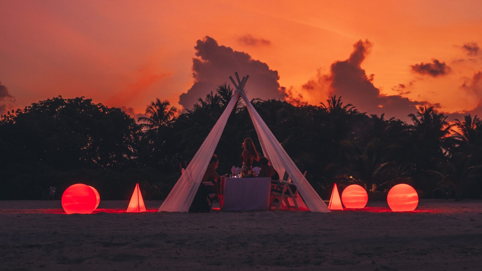 Beachside dining at Villa Nautica | The Shell by Villa Resorts Maldives